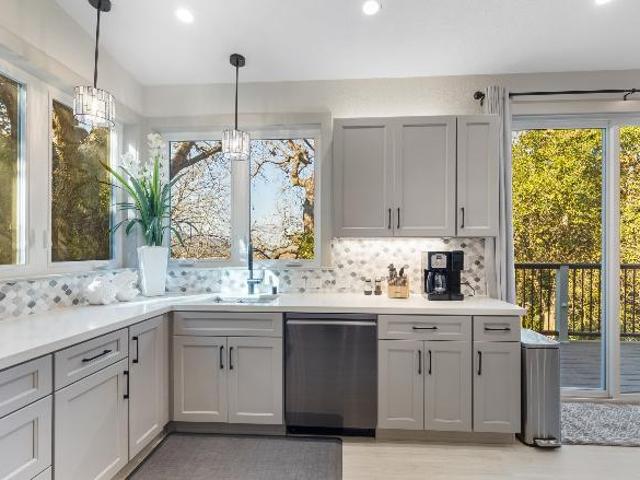 3 Br, 3 bath, Townhouse/Brownstone/RowHouse 2108 Valente Circle