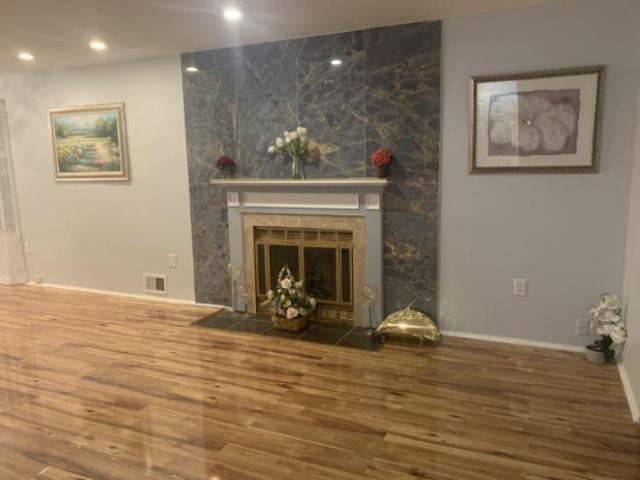 3 Br, 3 bath, Townhouse/Brownstone/RowHouse 227 Lindsey Crt