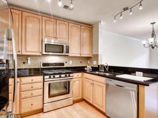 3 Br, 3 bath, Townhouse/Brownstone/RowHouse 22982 Newcut Rd