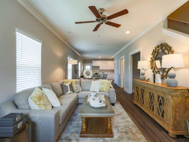 3 Br, 3 bath, Townhouse/Brownstone/RowHouse 229 N Sand Palm Rd
