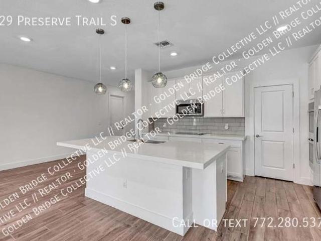 3 Br, 3 bath, Townhouse/Brownstone/RowHouse 229 Preserve Trail S