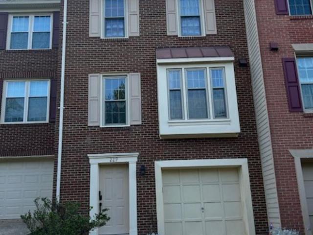 3 Br, 3 bath, Townhouse/Brownstone/RowHouse 229 Yale Dr