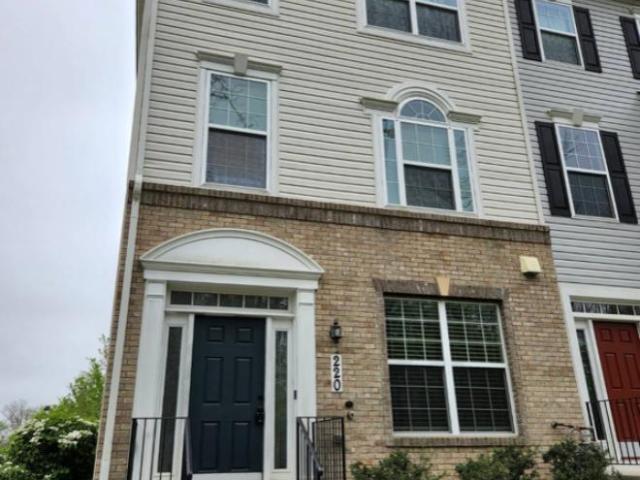 3 Br, 3 bath, Townhouse/Brownstone/RowHouse 220 Ironwood Manor Drive