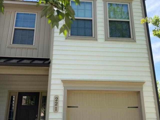 3 Br, 3 bath, Townhouse/Brownstone/RowHouse 221 Irving Way