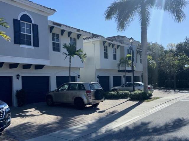 3 Br, 2 bath, Townhouse/Brownstone/RowHouse 2228 Shimmery Lane