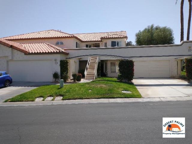 3 Br, 3 bath, Townhouse/Brownstone/RowHouse 236 Vista Royale Circle East