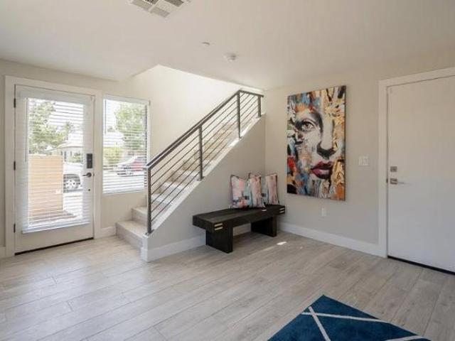 3 Br, 3 bath, Townhouse/Brownstone/RowHouse 233 S Roosevelt St