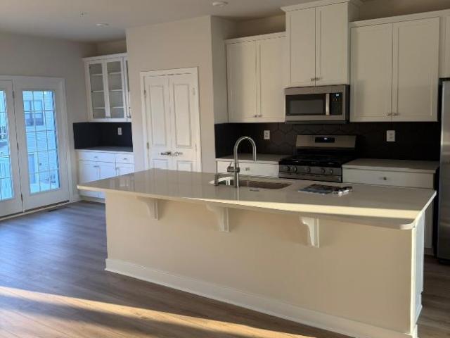 3 Br, 3 bath, Townhouse/Brownstone/RowHouse 23 While Away Drive
