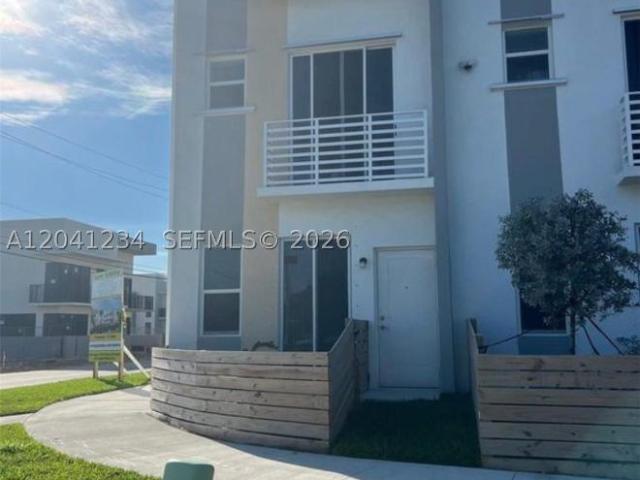 3 Br, 3 bath, Townhouse/Brownstone/RowHouse 24600 SW 129th Ave
