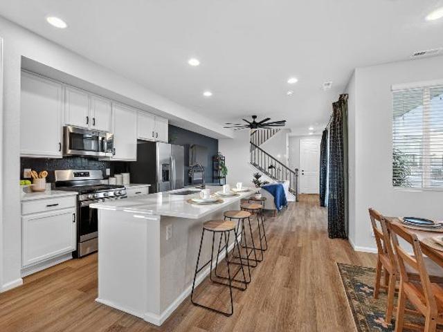 3 Br, 3 bath, Townhouse/Brownstone/RowHouse 2466 Foerster Grass Vw