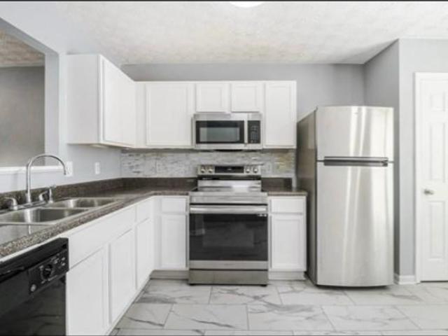 3 Br, 3 bath, Townhouse/Brownstone/RowHouse 2418 Piering Dr
