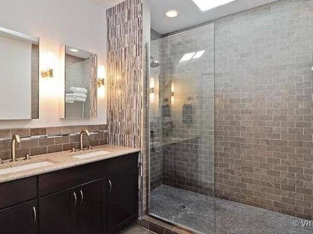 3 Br, 3 bath, Townhouse/Brownstone/RowHouse 2429 N Clybourn Ave