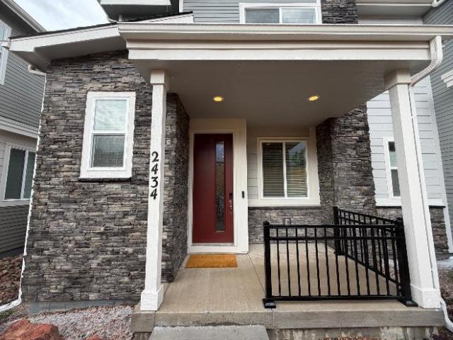 3 Br, 3 bath, Townhouse/Brownstone/RowHouse 2434 Vanhoutte Vw
