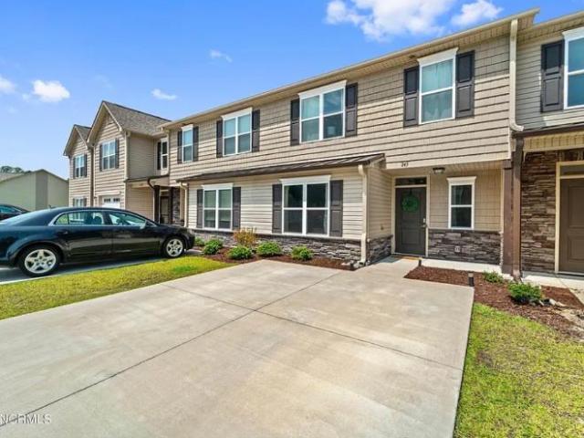 3 Br, 3 bath, Townhouse/Brownstone/RowHouse 243 Boyington Place Rd