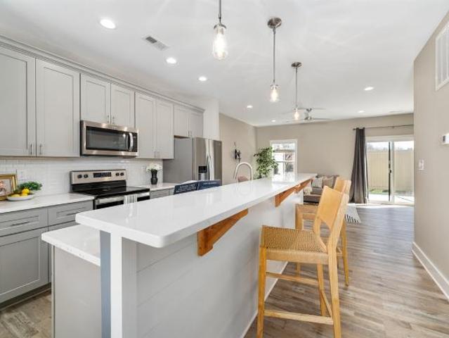 3 Br, 3 bath, Townhouse/Brownstone/RowHouse 24 Zentry Pl