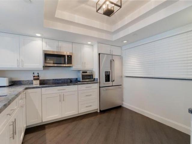 3 Br, 3 bath, Townhouse/Brownstone/RowHouse 2565 S Ocean Boulevard