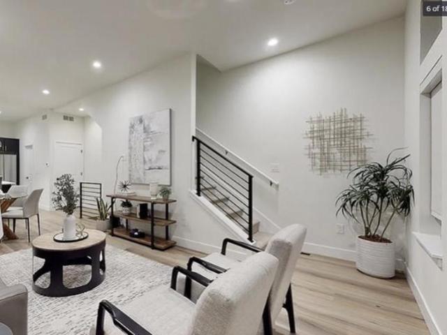 3 Br, 3 bath, Townhouse/Brownstone/RowHouse 2568 S Delaware St
