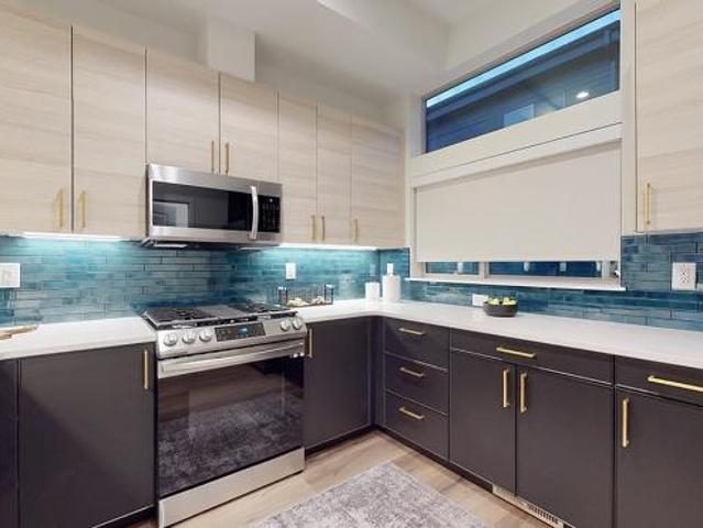 3 Br, 3 bath, Townhouse/Brownstone/RowHouse 2568 S Delaware St