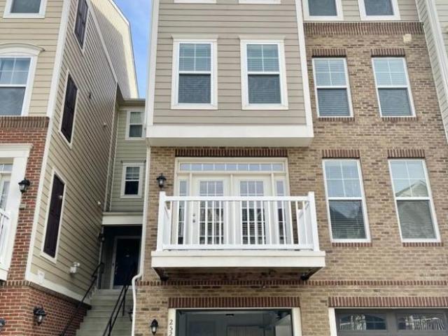 3 Br, 3 bath, Townhouse/Brownstone/RowHouse 25214 Briargate Ter