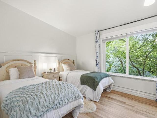 3 Br, 3 bath, Townhouse/Brownstone/RowHouse 2640 23 Avenue W