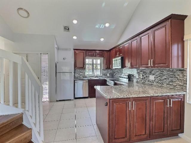 3 Br, 3 bath, Townhouse/Brownstone/RowHouse 2652 Riverside Drive