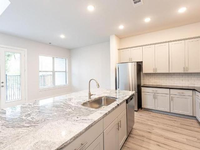 3 Br, 3 bath, Townhouse/Brownstone/RowHouse 2603 West Davis Street
