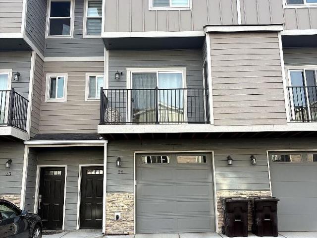 3 Br, 3 bath, Townhouse/Brownstone/RowHouse 2600 Racquet Ln