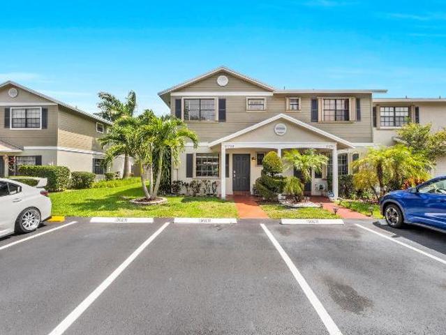 3 Br, 3 bath, Townhouse/Brownstone/RowHouse 2615 Sw 81 St