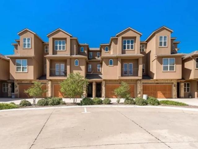 3 Br, 3 bath, Townhouse/Brownstone/RowHouse 2630 Villa Di Lago