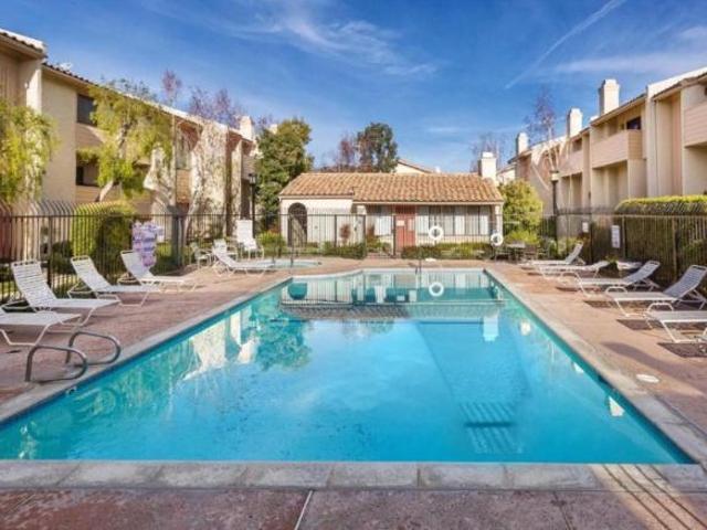 3 Br, 3 bath, Townhouse/Brownstone/RowHouse 26364 W Plata Lane