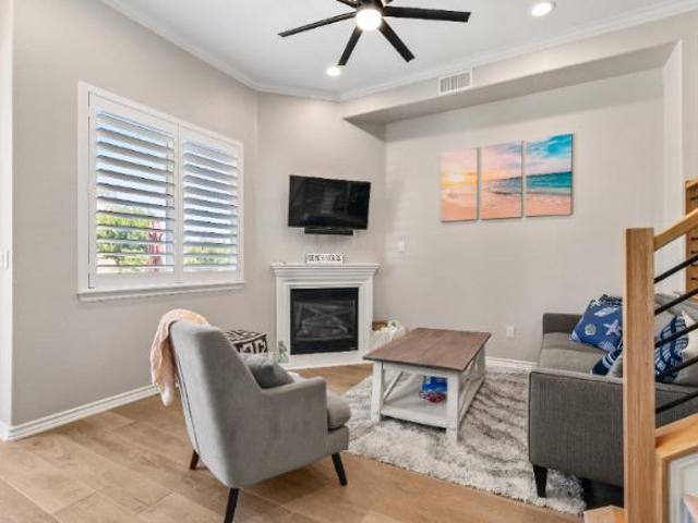 3 Br, 3 bath, Townhouse/Brownstone/RowHouse 2748 Carlsbad Blvd