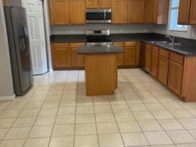 3 Br, 3 bath, Townhouse/Brownstone/RowHouse 2757 S Evergreen Circle