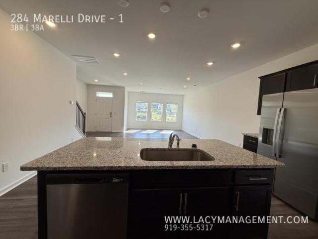 3 Br, 3 bath, Townhouse/Brownstone/RowHouse 284 Marelli Drive