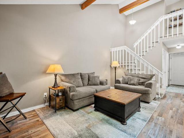 3 Br, 3 bath, Townhouse/Brownstone/RowHouse 2877 W Long Circle
