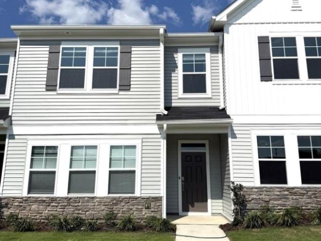 3 Br, 3 bath, Townhouse/Brownstone/RowHouse 280 Marelli Dr