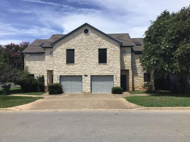 3 Br, 3 bath, Townhouse/Brownstone/RowHouse 2913 Whisper Oaks Ln