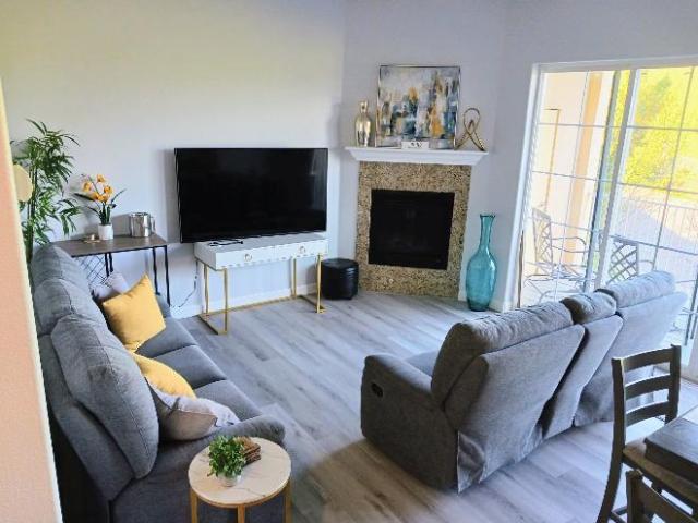 3 Br, 3 bath, Townhouse/Brownstone/RowHouse 300 Locust Dr