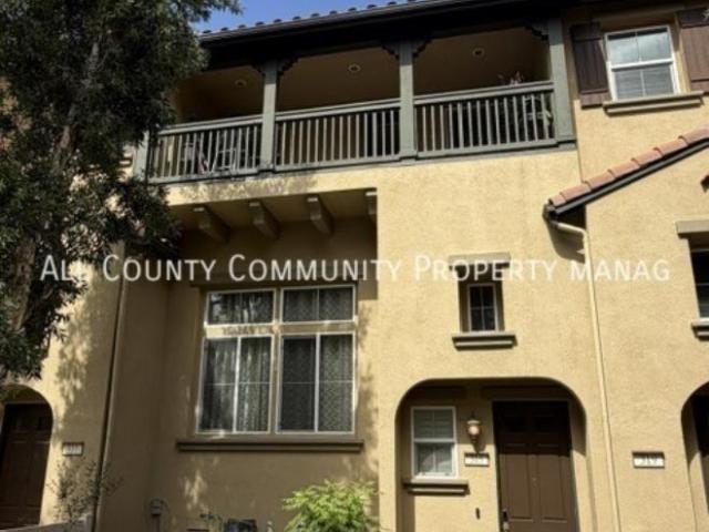 3 Br, 3 bath, Townhouse/Brownstone/RowHouse 315 Linden Dr