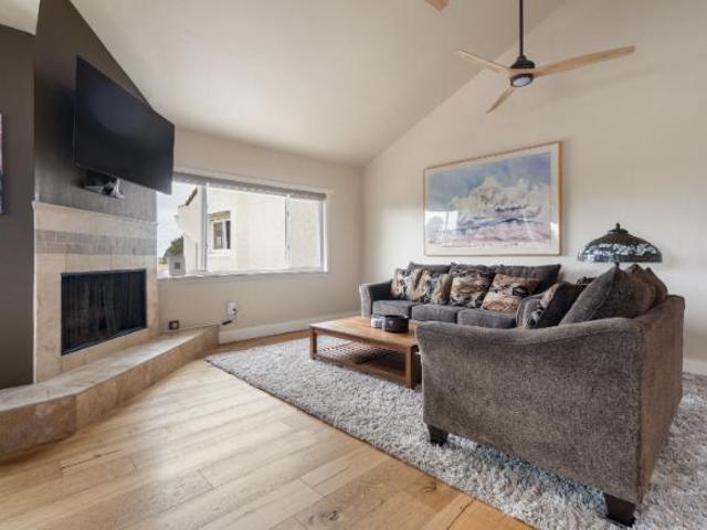 3 Br, 3 bath, Townhouse/Brownstone/RowHouse 317 Crocus Ct