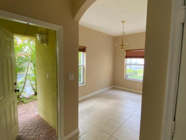 3 Br, 3 bath, Townhouse/Brownstone/RowHouse 3102 NW 24 Way
