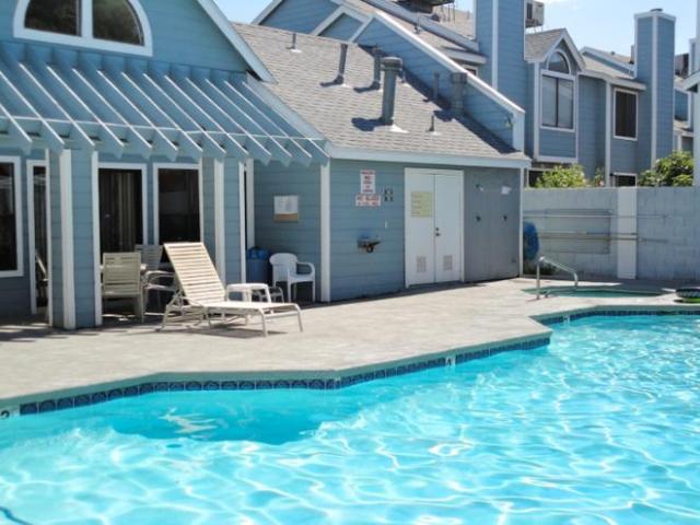3 Br, 3 bath, Townhouse/Brownstone/RowHouse 3246 Mozart Dr