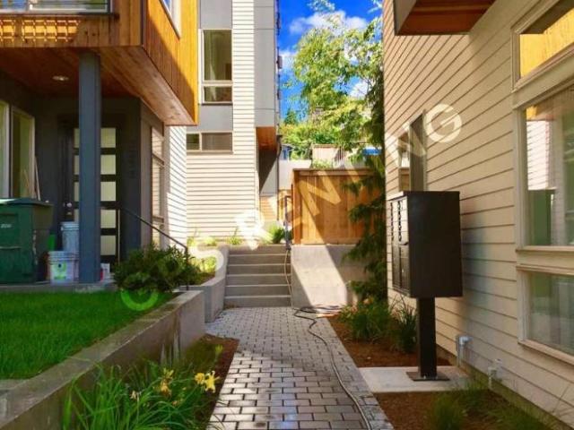 3 Br, 3 bath, Townhouse/Brownstone/RowHouse 3248 B 14th Ave W