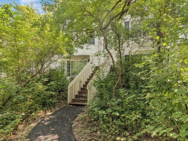 3 Br, 3 bath, Townhouse/Brownstone/RowHouse 328 W Whispering Oaks Ln
