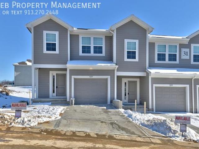 3 Br, 3 bath, Townhouse/Brownstone/RowHouse 3219 N 103rd Place
