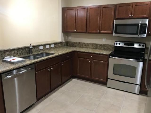 3 Br, 3 bath, Townhouse/Brownstone/RowHouse 3222 NW 31st Terrace