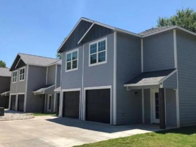 3 Br, 3 bath, Townhouse/Brownstone/RowHouse 3320 Robin Lane