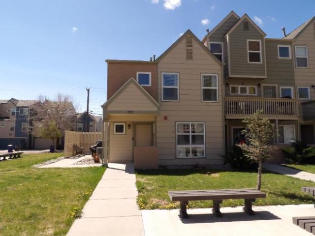 3 Br, 3 bath, Townhouse/Brownstone/RowHouse 332 E Ohio Ave