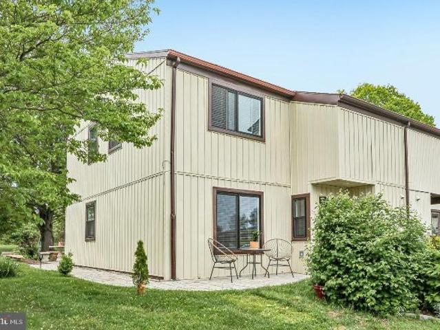 3 Br, 3 bath, Townhouse/Brownstone/RowHouse 33 Hastings Ct