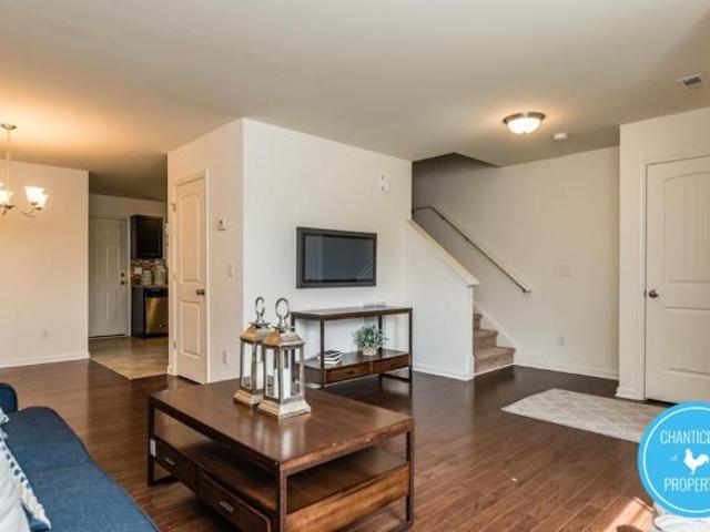 3 Br, 3 bath, Townhouse/Brownstone/RowHouse 3542 Aldie Court 1