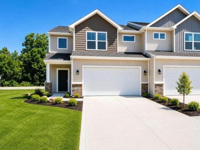 3 Br, 3 bath, Townhouse/Brownstone/RowHouse 3563 Canal Square Dr